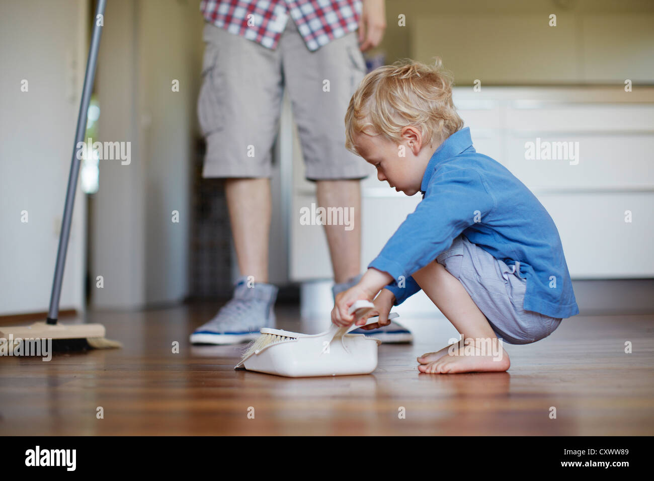 Children tidying hi-res stock photography and images - Alamy