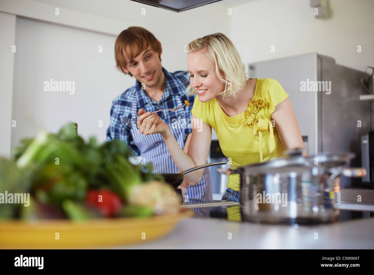 Couple cooking together in kitchen Stock Photo - Alamy