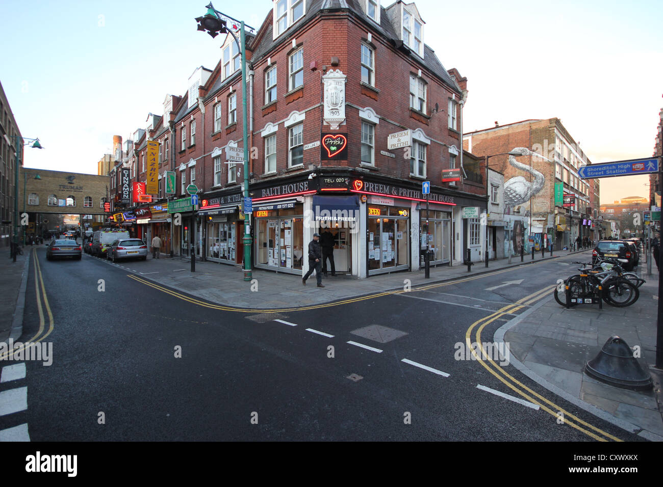 London street crossing hi-res stock photography and images - Alamy