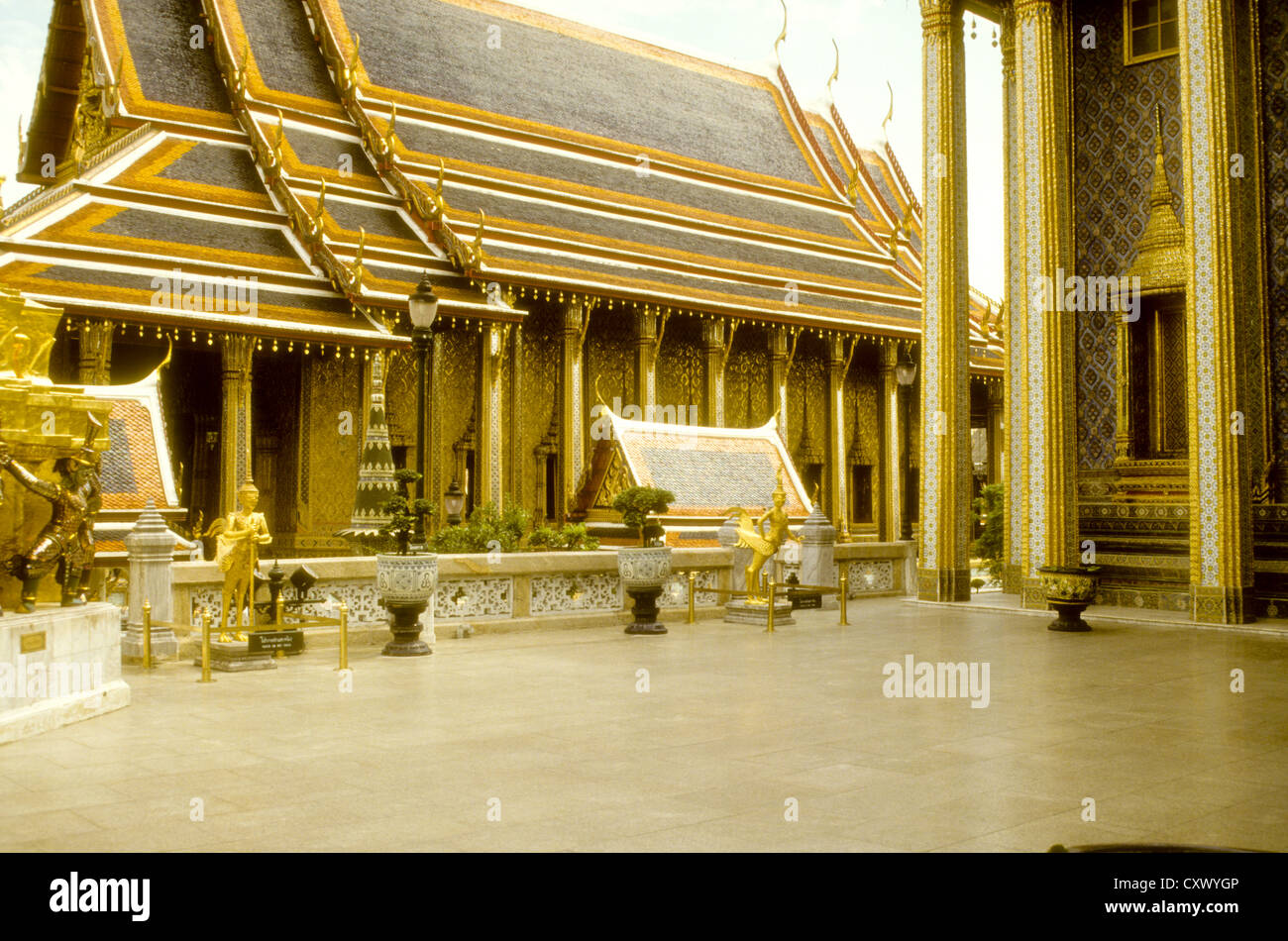 Chitralada palace hi-res stock photography and images - Alamy