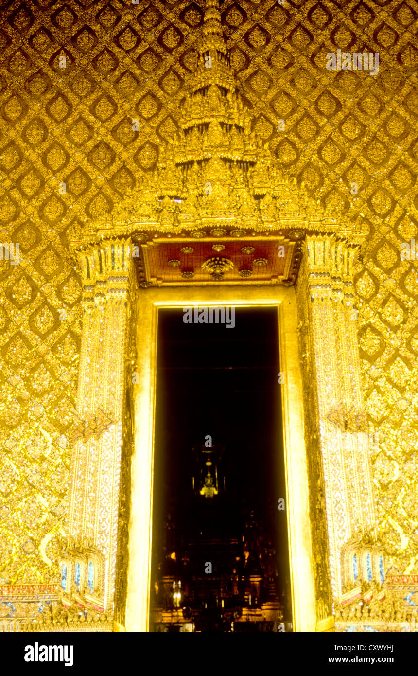 Bangkok chitralada palace hi-res stock photography and images - Alamy