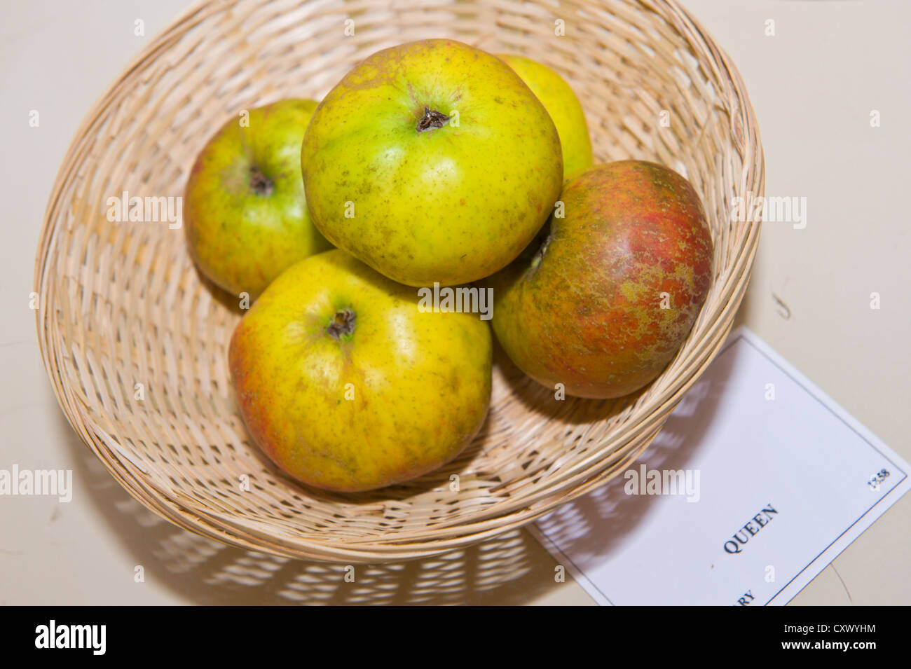 Queen apple hi-res stock photography and images - Alamy