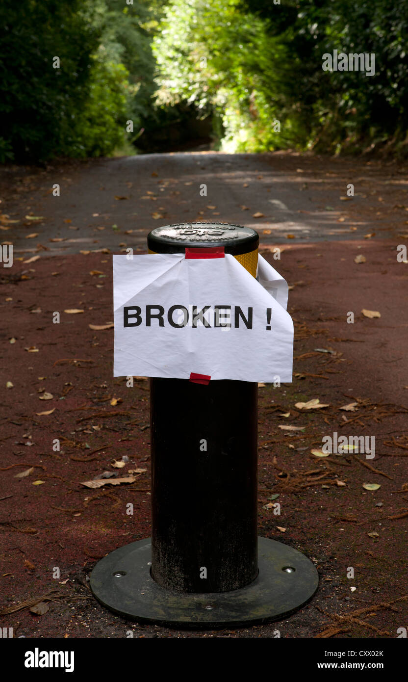Broken road sign hi-res stock photography and images - Alamy