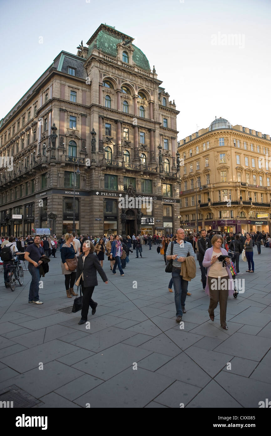 City centre shops and shoppers on Karntner Strasse, Vienna, Austria ...