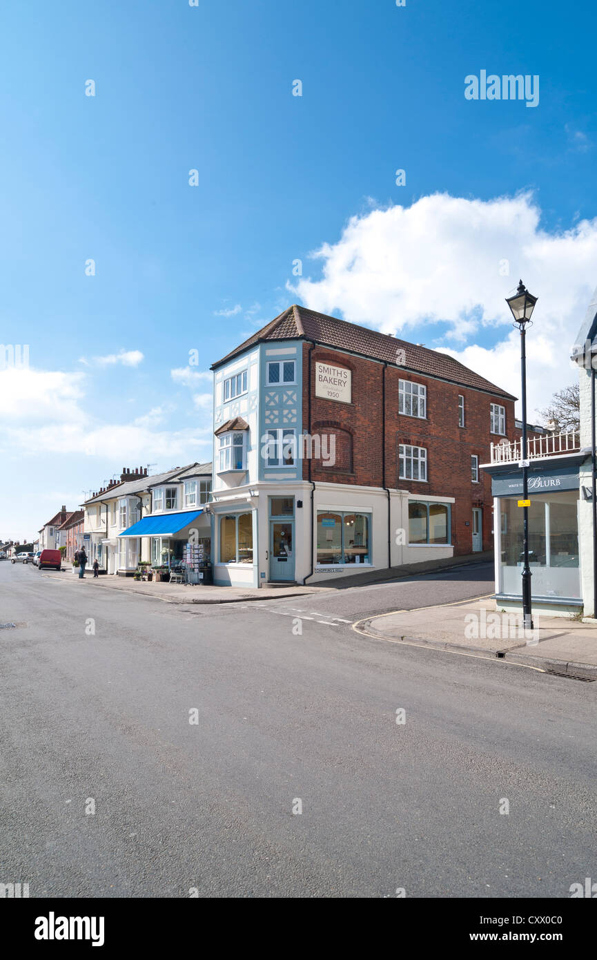 Shops in aldeburgh high street hi-res stock photography and images - Alamy