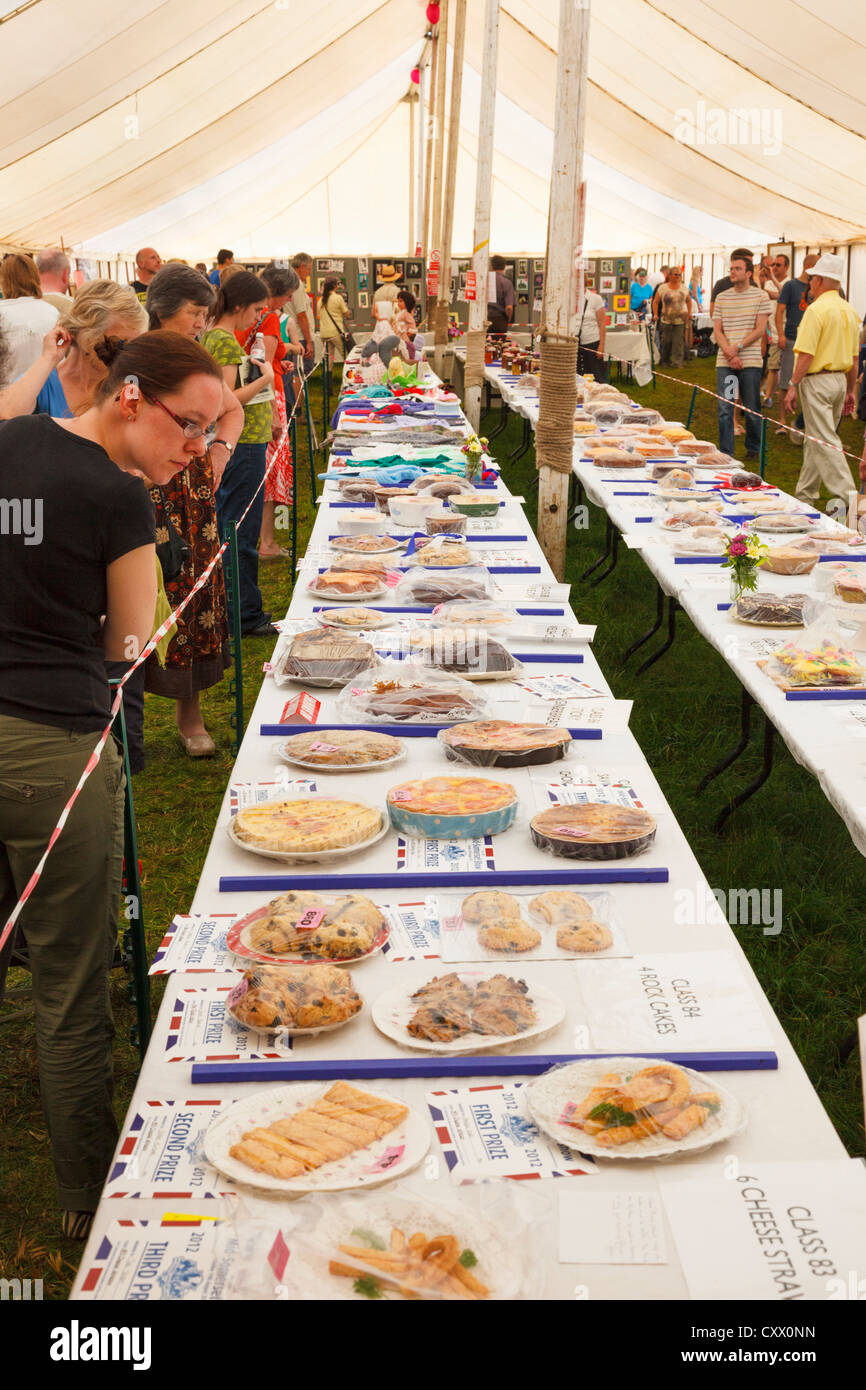 Cake competition hi-res stock photography and images - Alamy