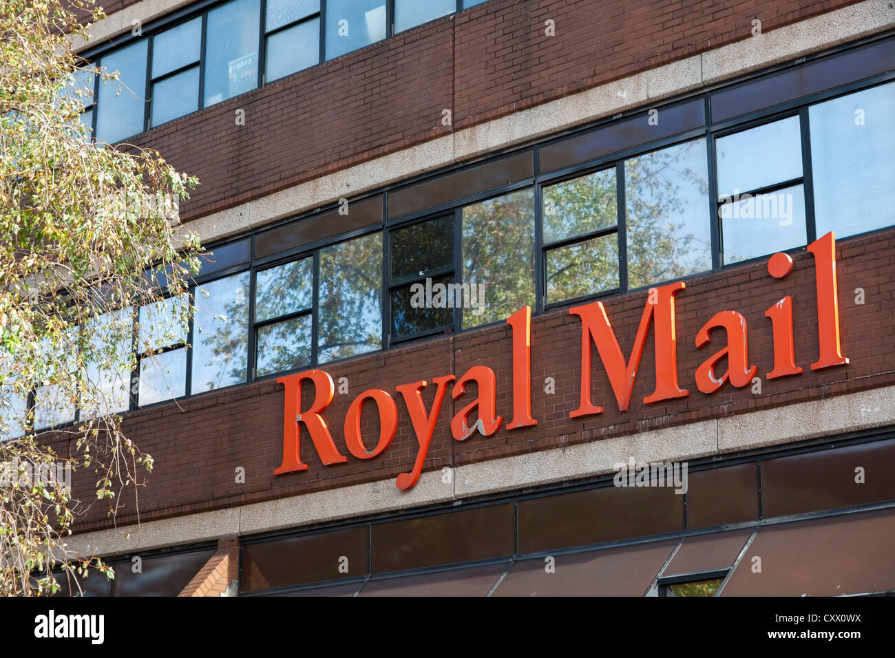 Parcel sorting hi-res stock photography and images - Alamy