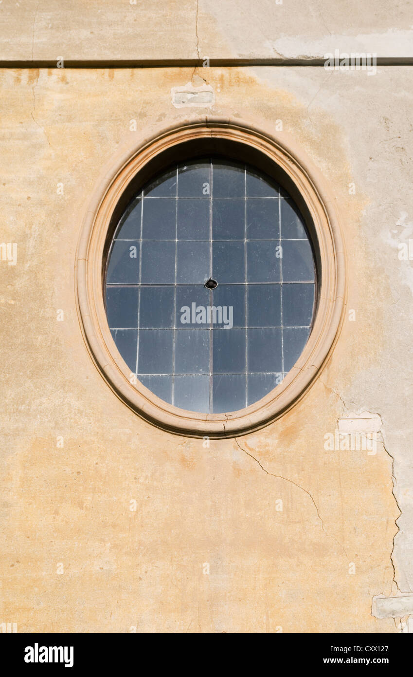 ancient round window Stock Photo - Alamy
