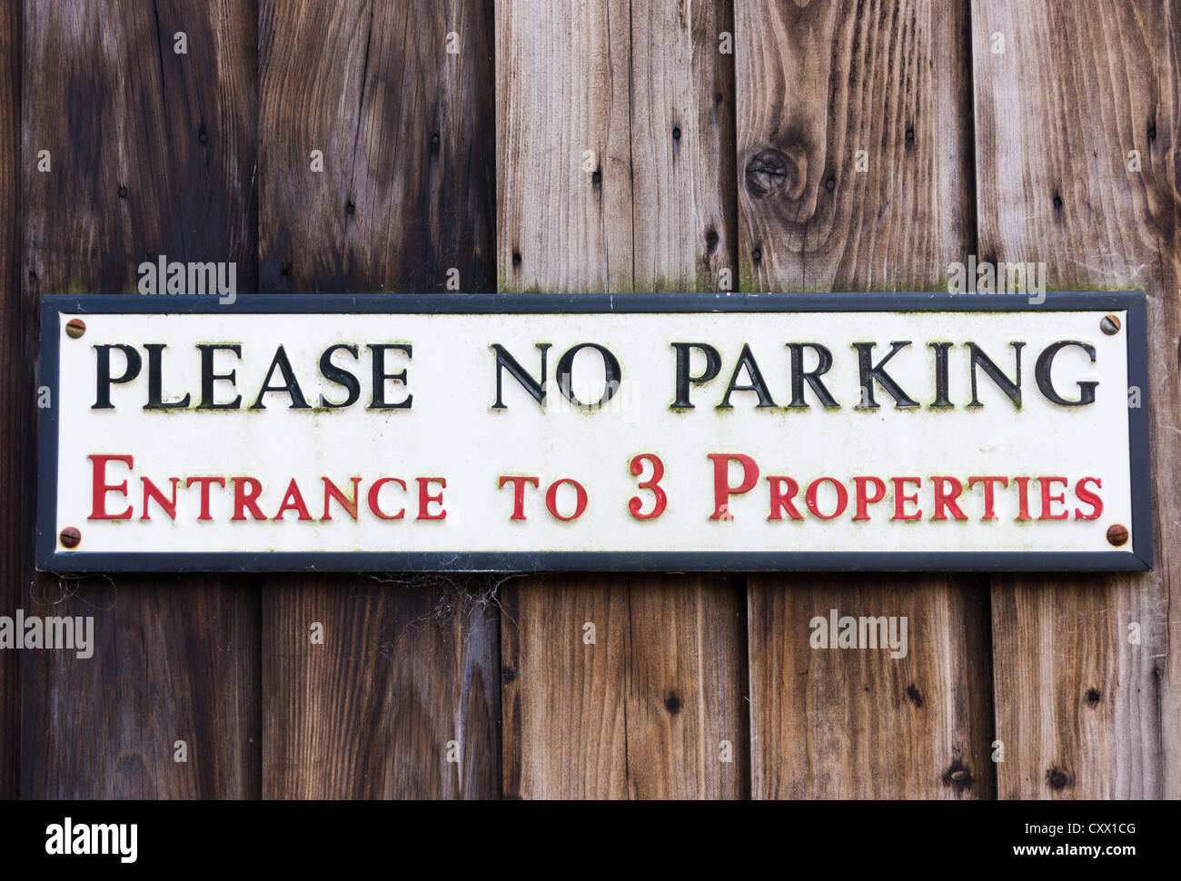 No parking warning signs hi-res stock photography and images - Alamy