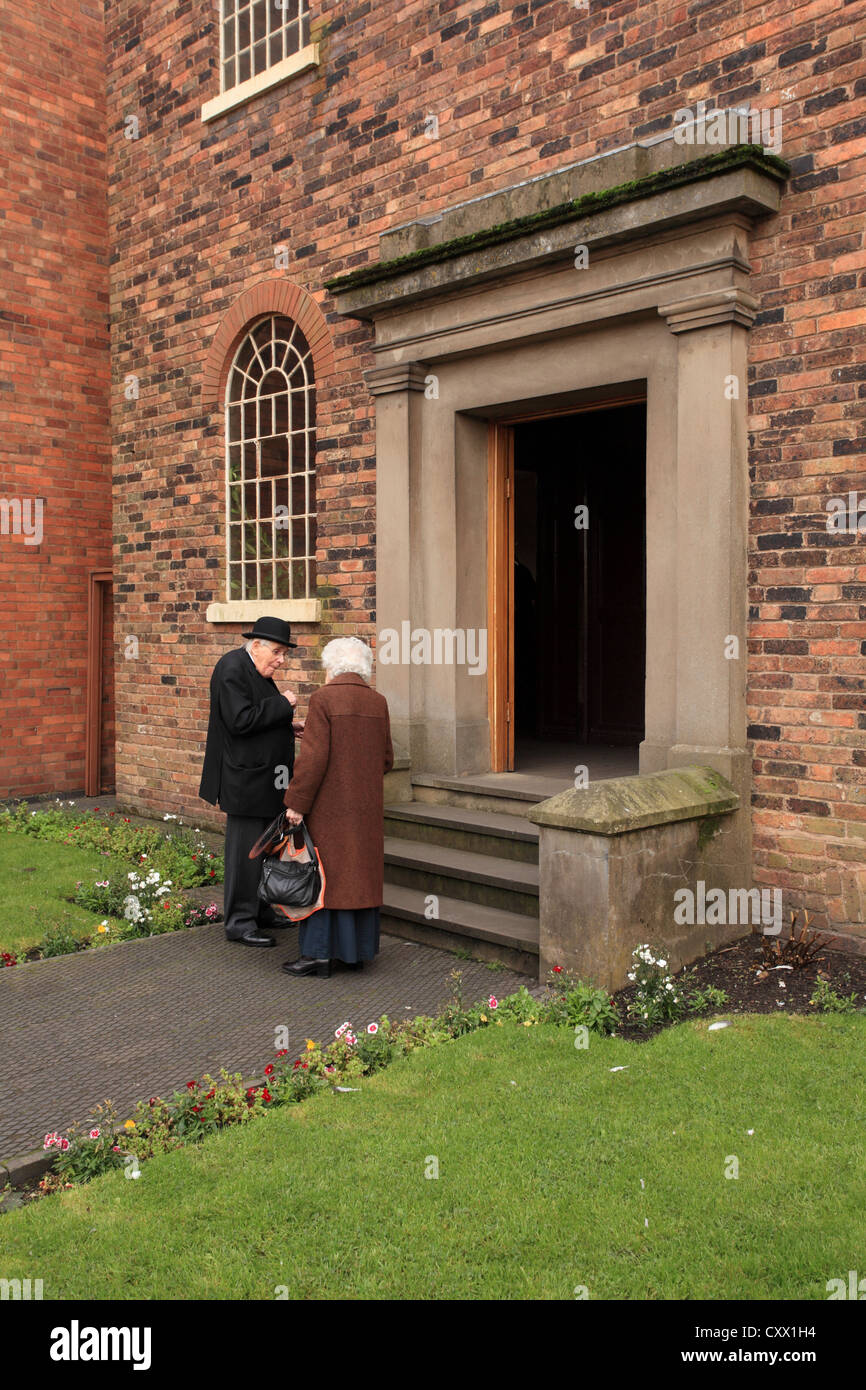 Church goers hi-res stock photography and images - Alamy