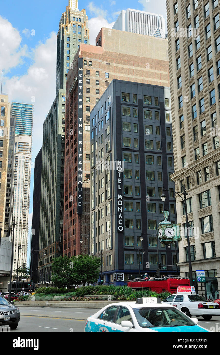 Street view of Chicago looking down E. Wacker Place from Wacker Drive ...