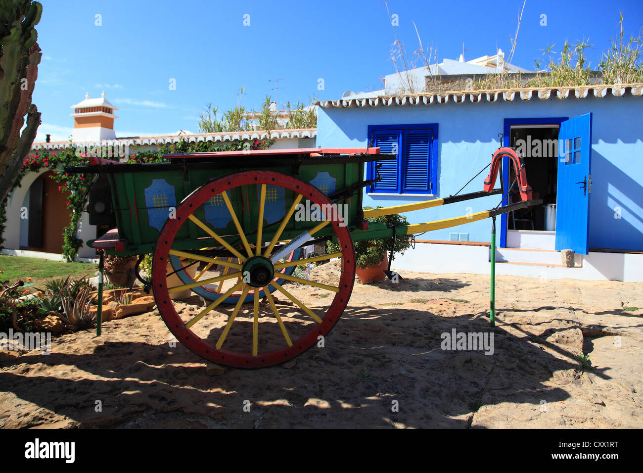 Old fashioned cart hi-res stock photography and images - Alamy