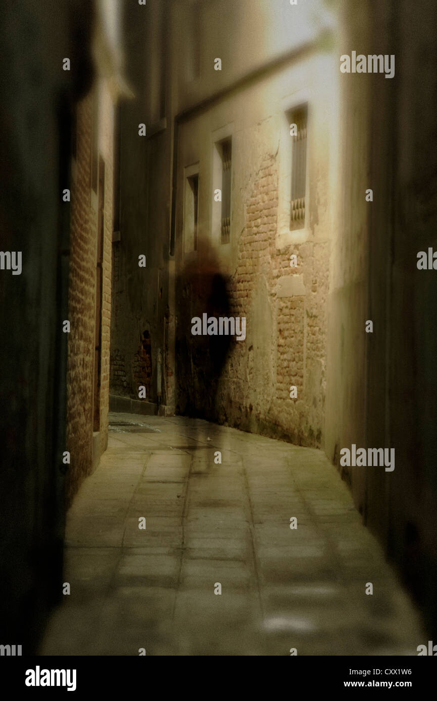 Shadowy figure streetlight hi-res stock photography and images - Alamy