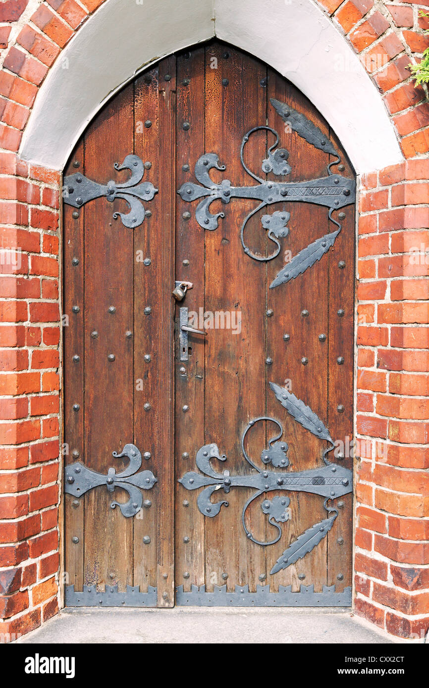 Gothic style wood door hi-res stock photography and images - Alamy