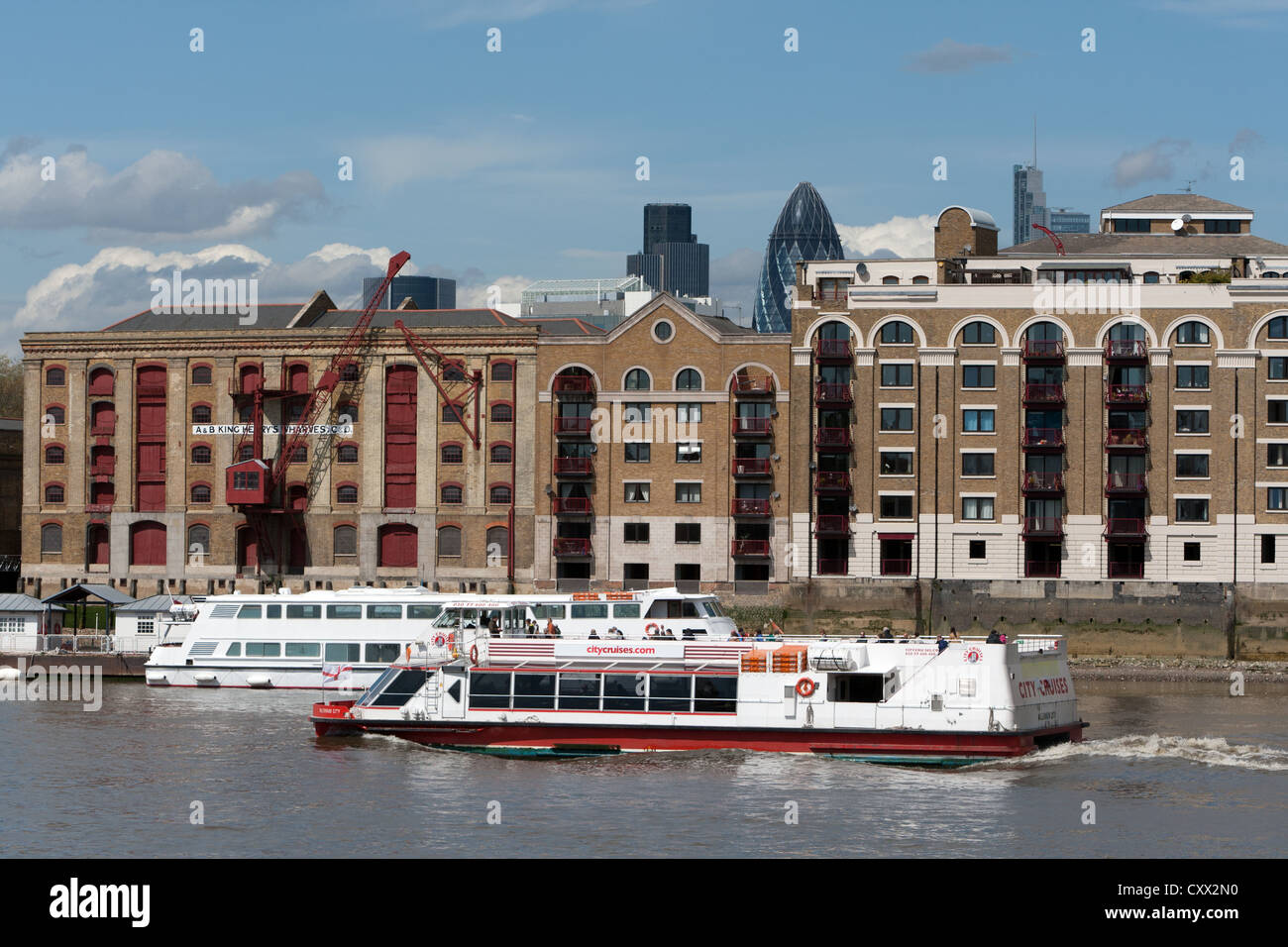 Wapping hi-res stock photography and images - Alamy