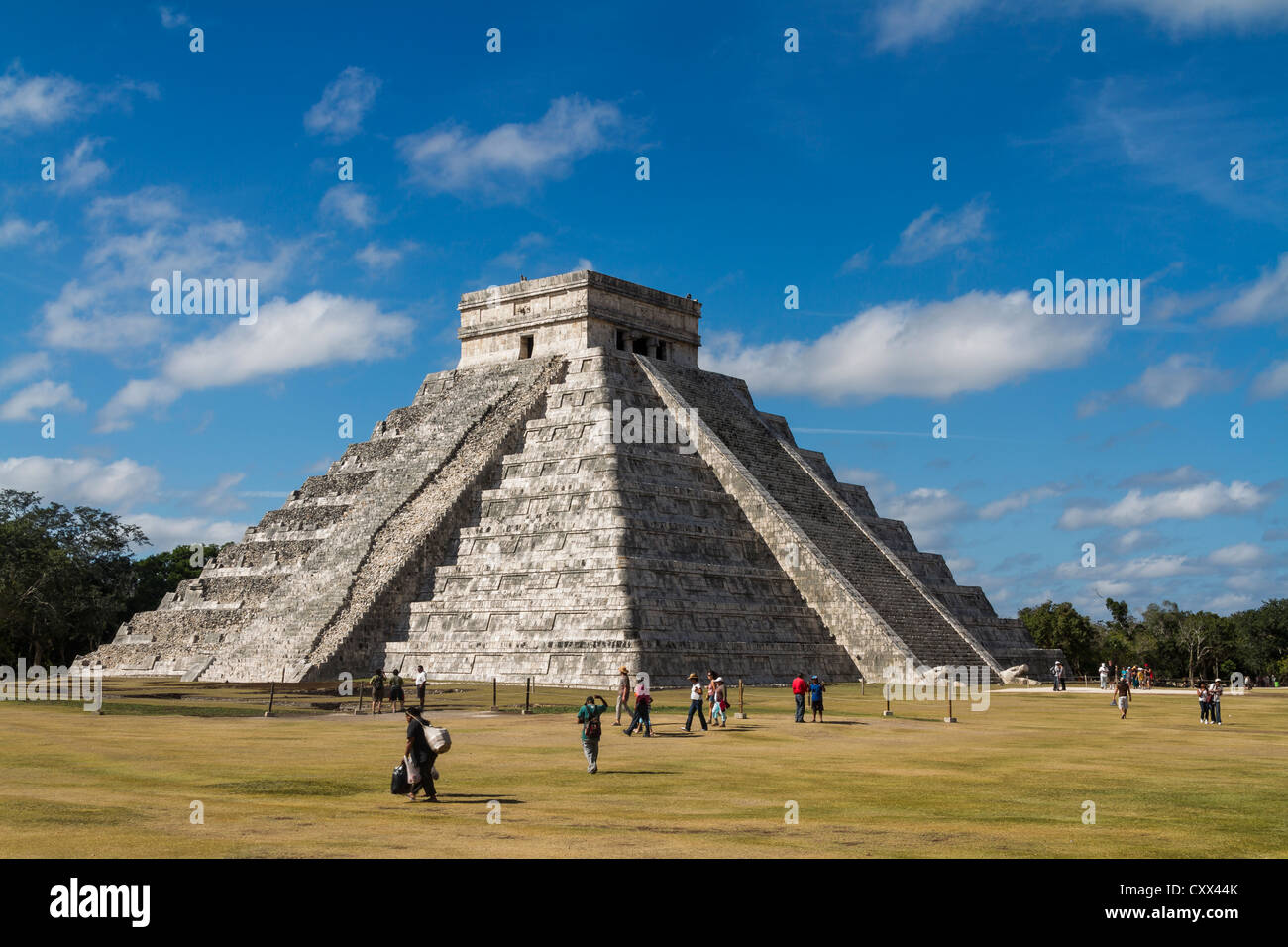 The Castle pyramid (El Castillo) at Chichen Itza Stock Photo - Alamy