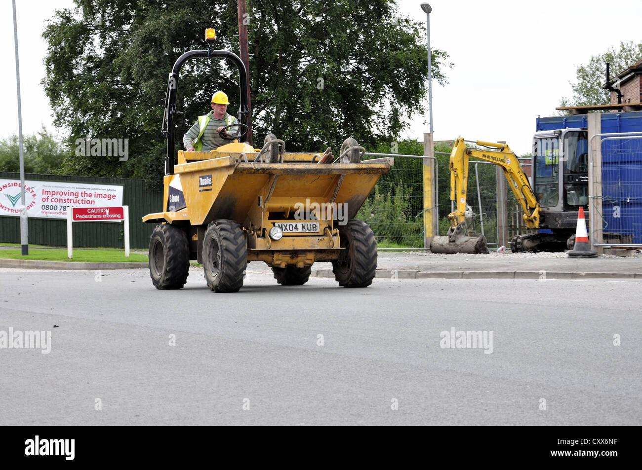 Dumper Truck Yellow Stock Photos & Dumper Truck Yellow Stock Images - Alamy