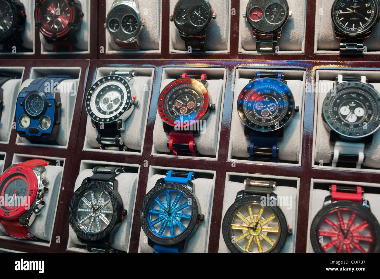 Hip hop clock hi-res stock photography and images - Alamy