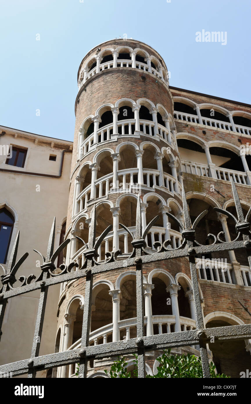 Venice palace palazzo roof hi-res stock photography and images - Alamy