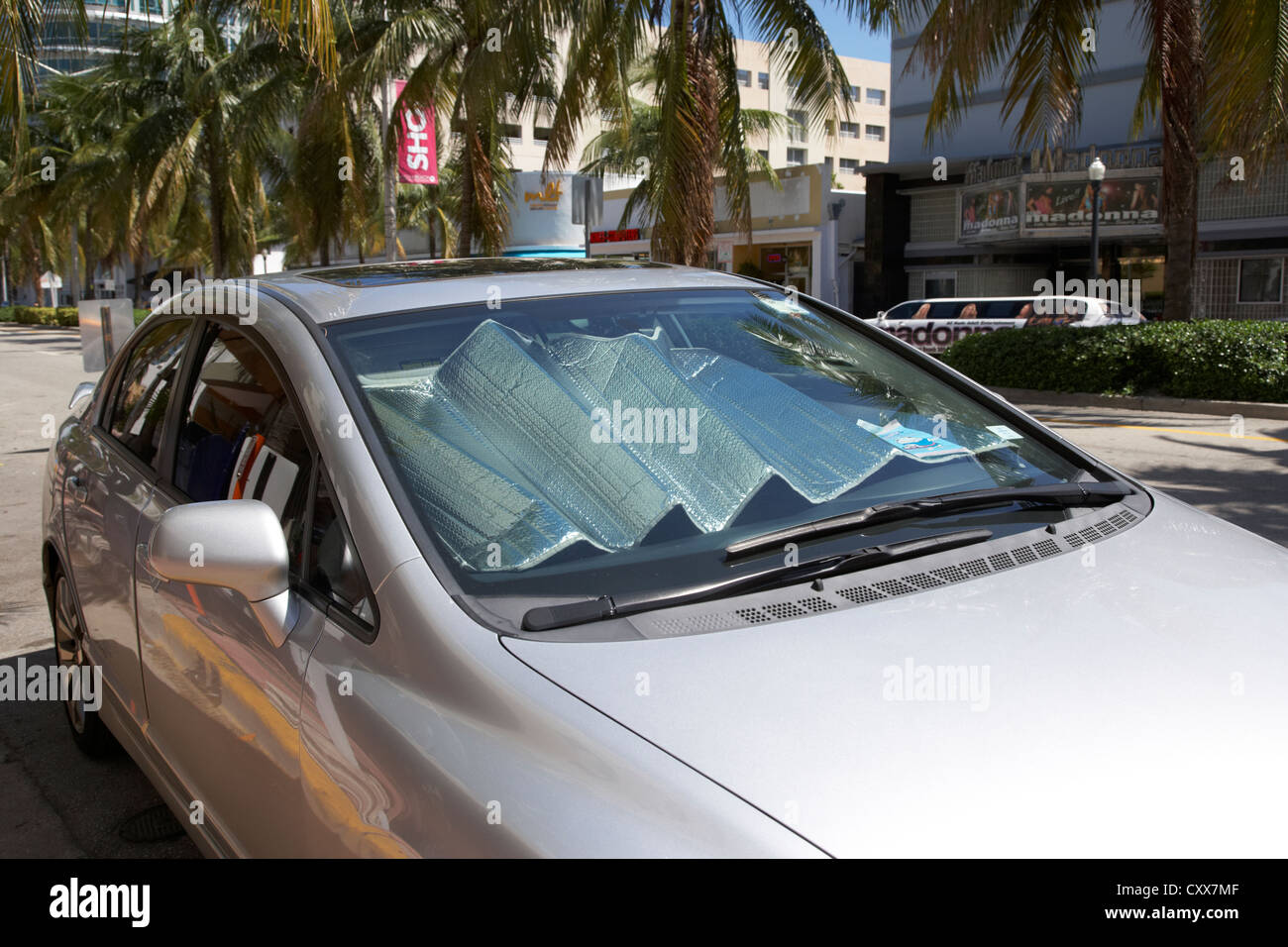 Windshield hi-res stock photography and images - Alamy