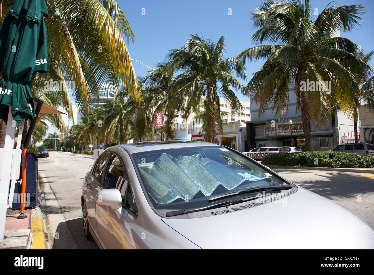 Windshield hi-res stock photography and images - Alamy
