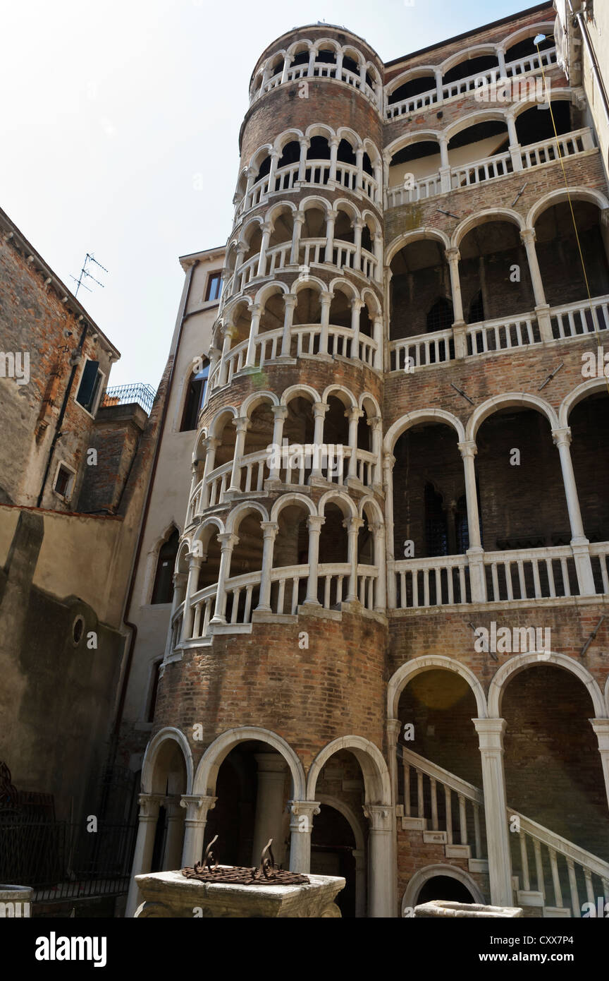 Palazzo Contarini del Bovolo spiral staircase, Venice, Italy Stock ...