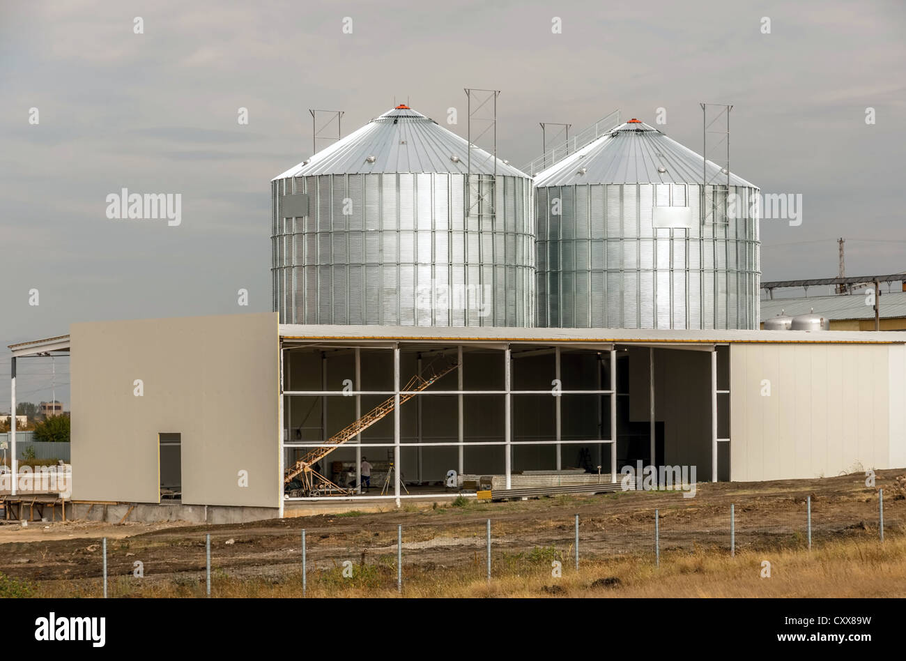 Construction of tanks and warehouses Stock Photo - Alamy