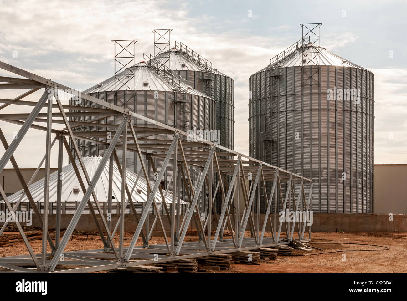 Construction of tanks and warehouses Stock Photo - Alamy
