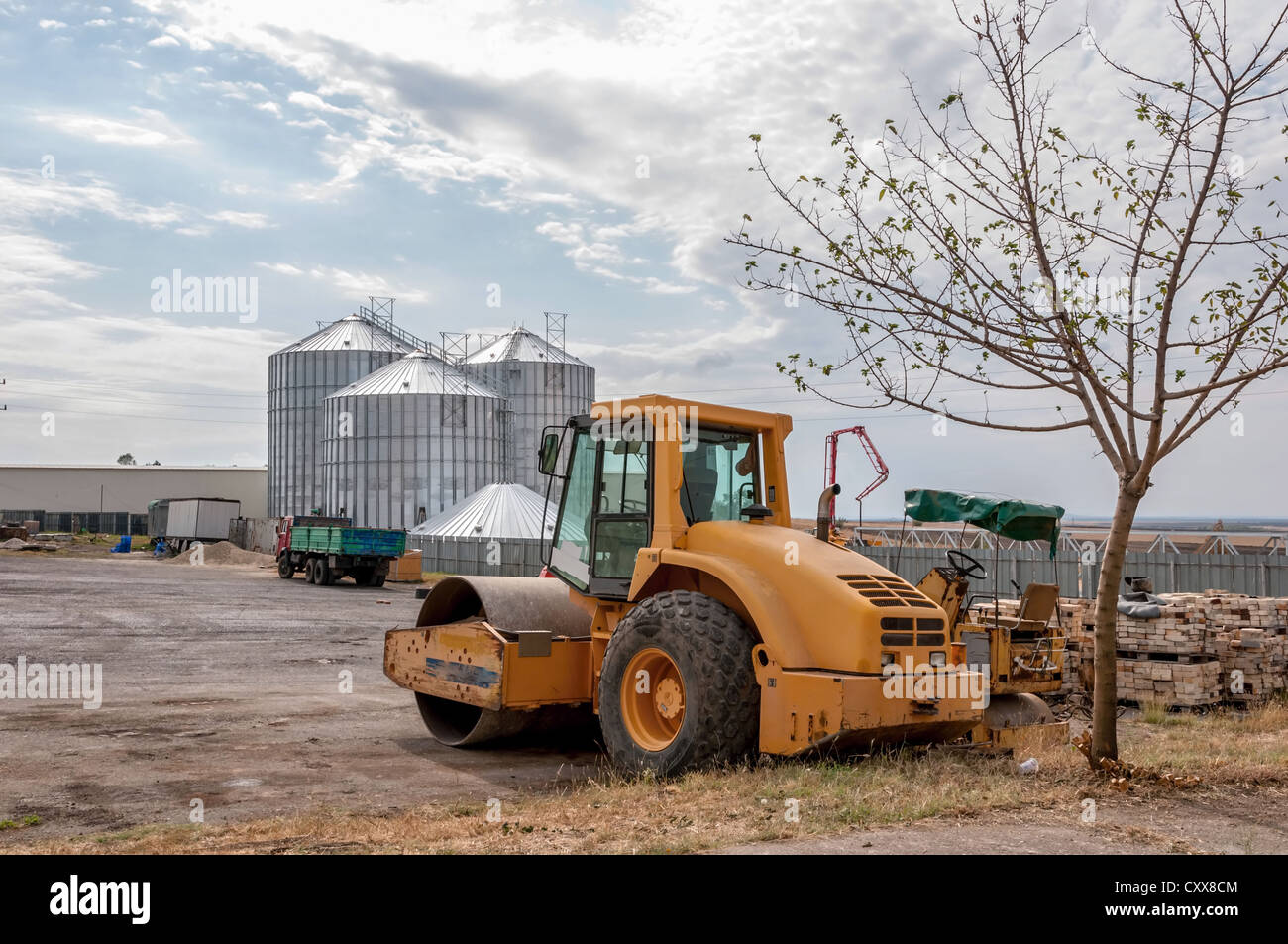 Construction of tanks and warehouses Stock Photo - Alamy