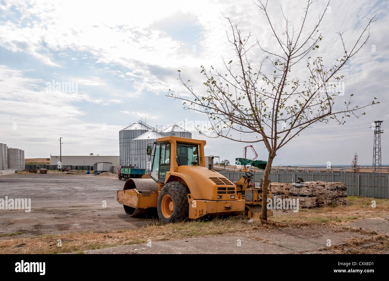Construction of tanks and warehouses Stock Photo - Alamy