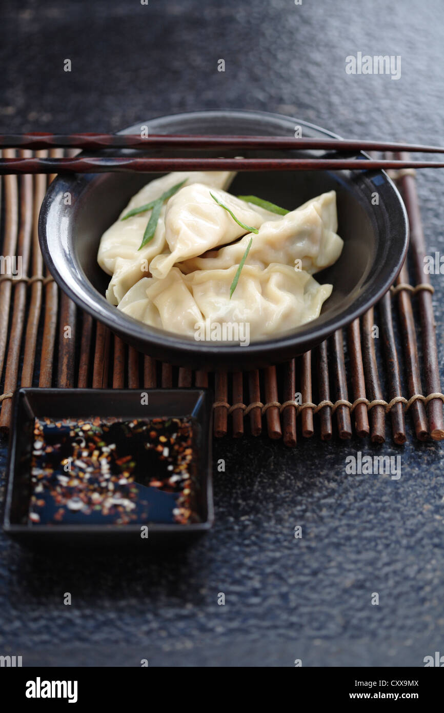 Asian dumplings in bowl Stock Photo - Alamy