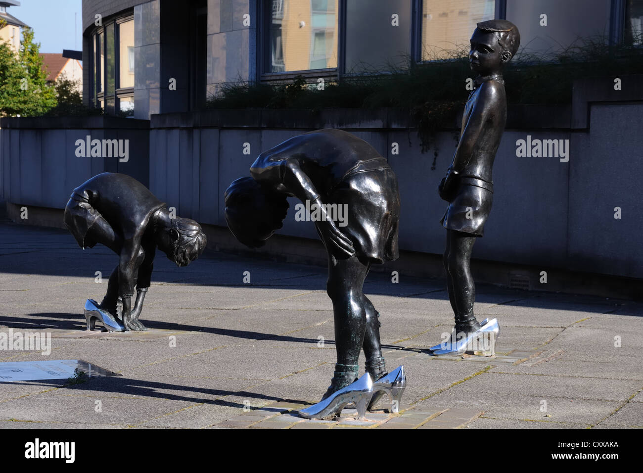 The Gorbals boys sculptures by Liz Peden in Queen Elizabeth Gardens ...