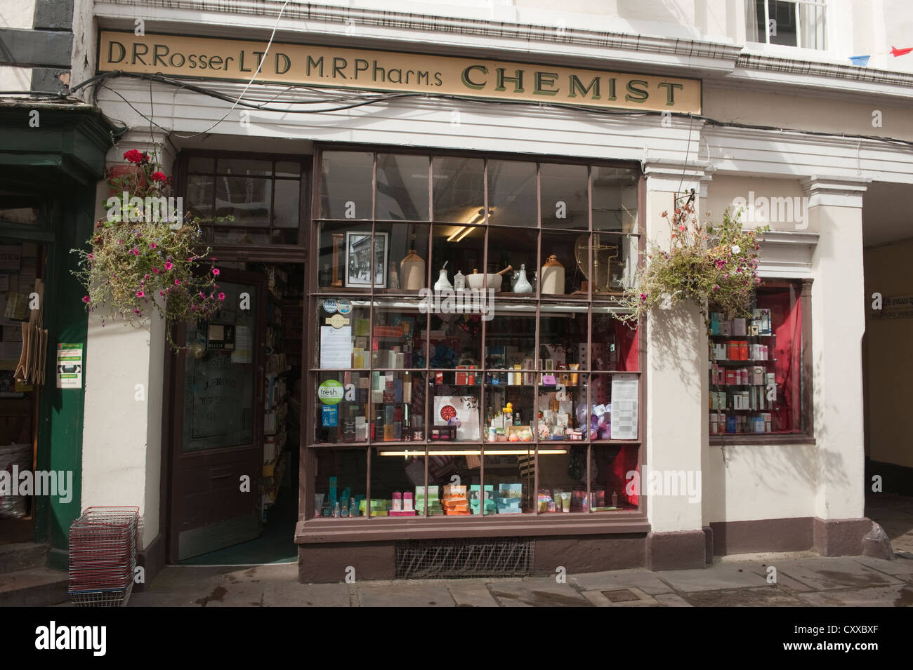 Pharmacy shop window hi-res stock photography and images - Alamy