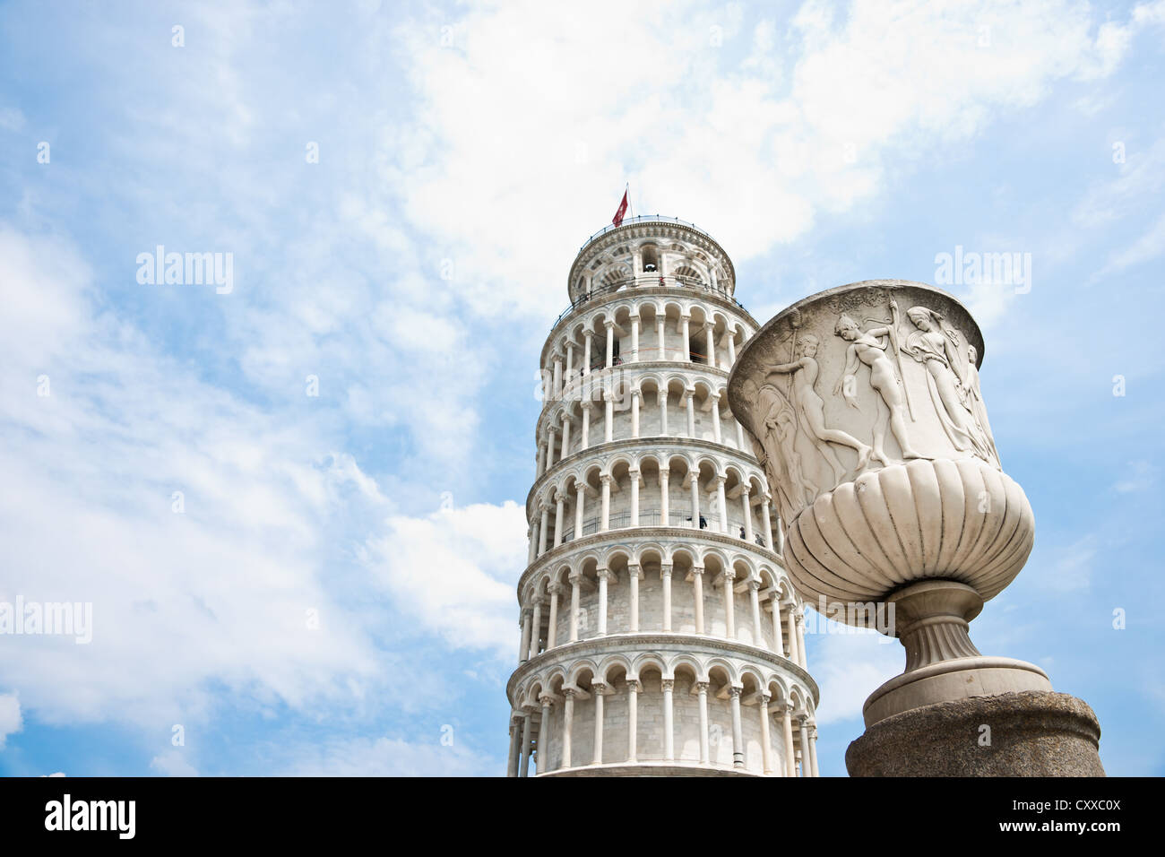 Leaning tower of pisa crowd hi-res stock photography and images - Alamy