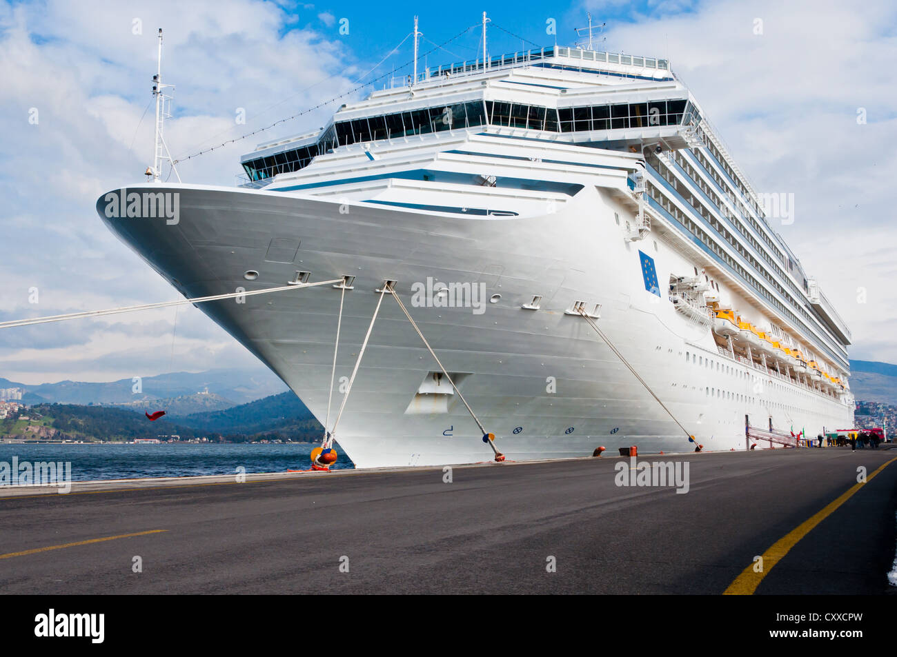 Beautiful white luxury cruise hi-res stock photography and images - Alamy