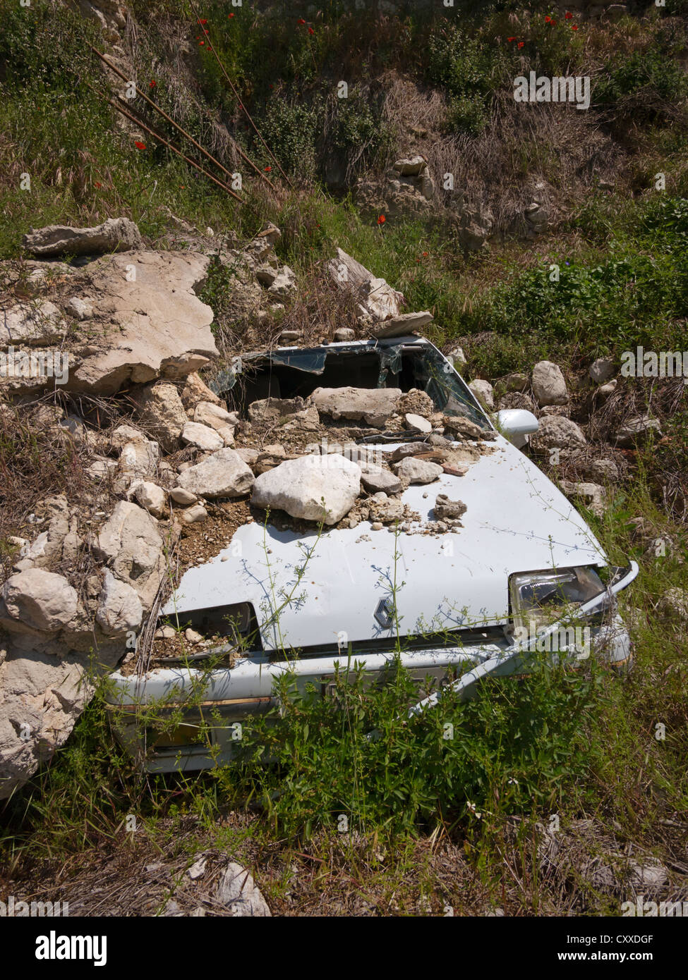 Smashed car hi-res stock photography and images - Alamy