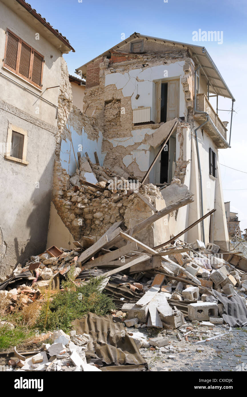 Ruined buildings hi-res stock photography and images - Alamy