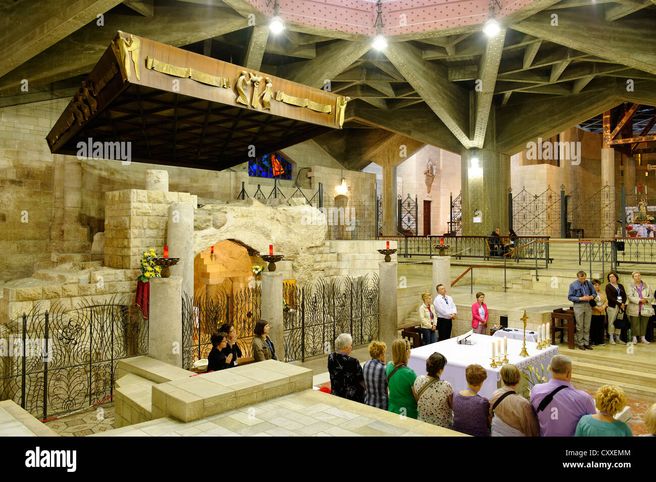Altar in front of the Grotto of the Annunciation, Basilica of the ...