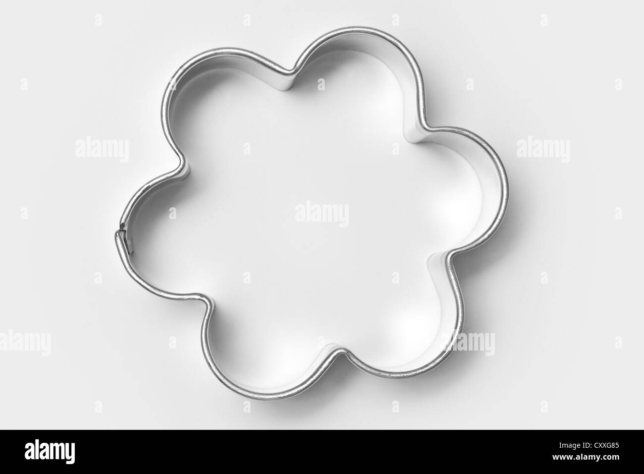 Flower-shaped cookie cutter for Christmas cookies Stock Photo - Alamy