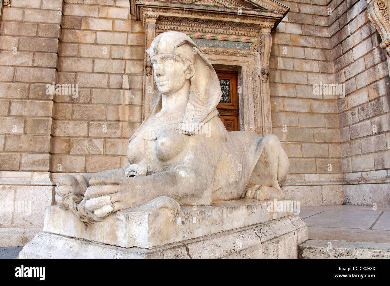 Statue budapest hi-res stock photography and images - Alamy