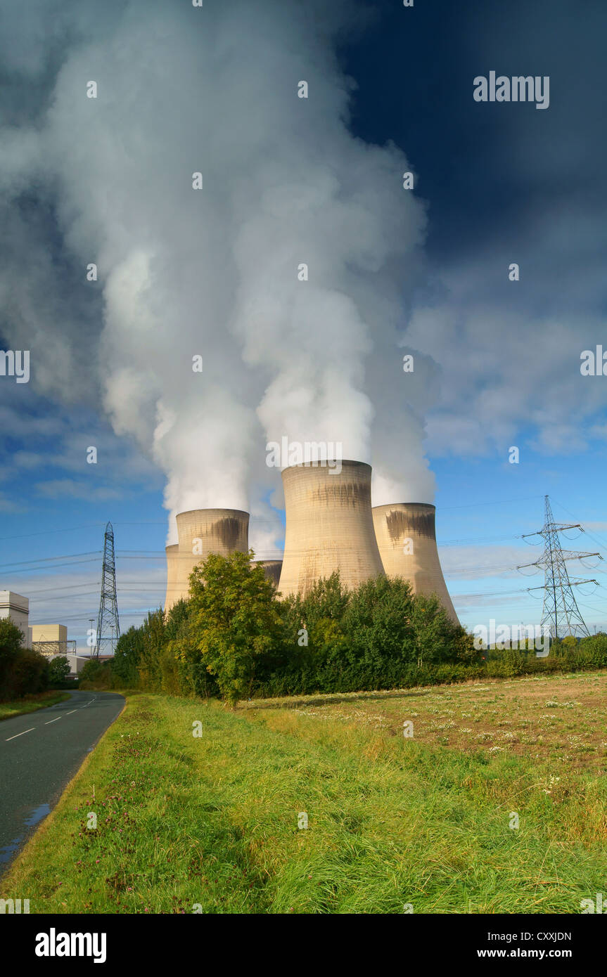 Electricity pylons north yorkshire hi-res stock photography and images ...