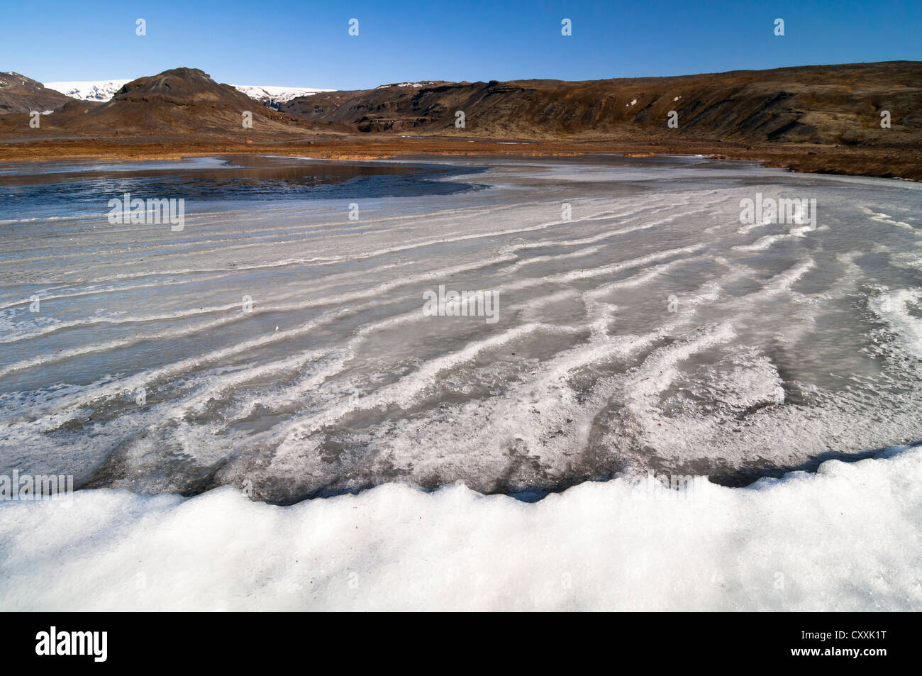 Frozen lake mountain backdrop hi-res stock photography and images - Alamy