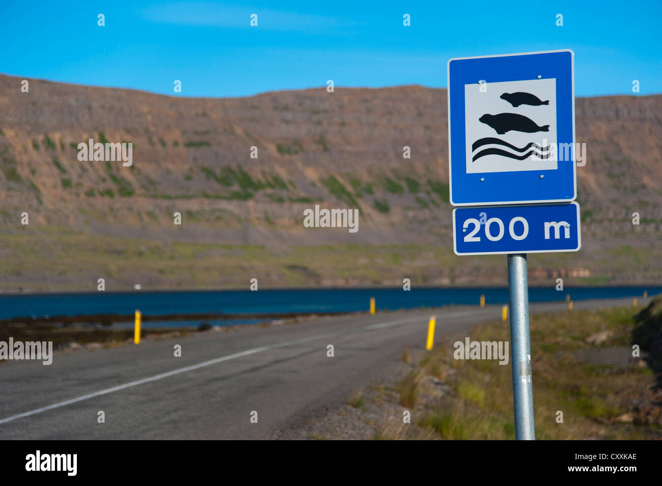 Sign indicating distances hi-res stock photography and images - Alamy