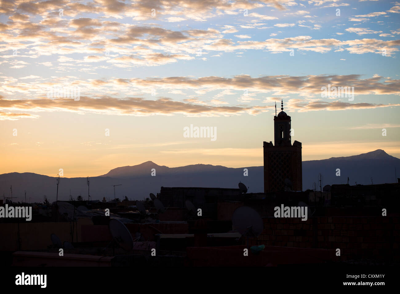 Marrakech skyline atlas mountains hi-res stock photography and images ...