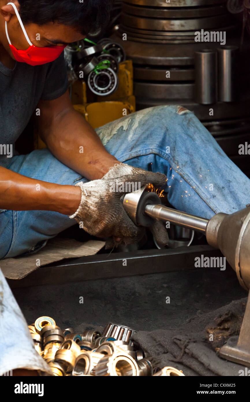 Mechanic working on the Street in Bangkok, Thailand Stock Photo - Alamy