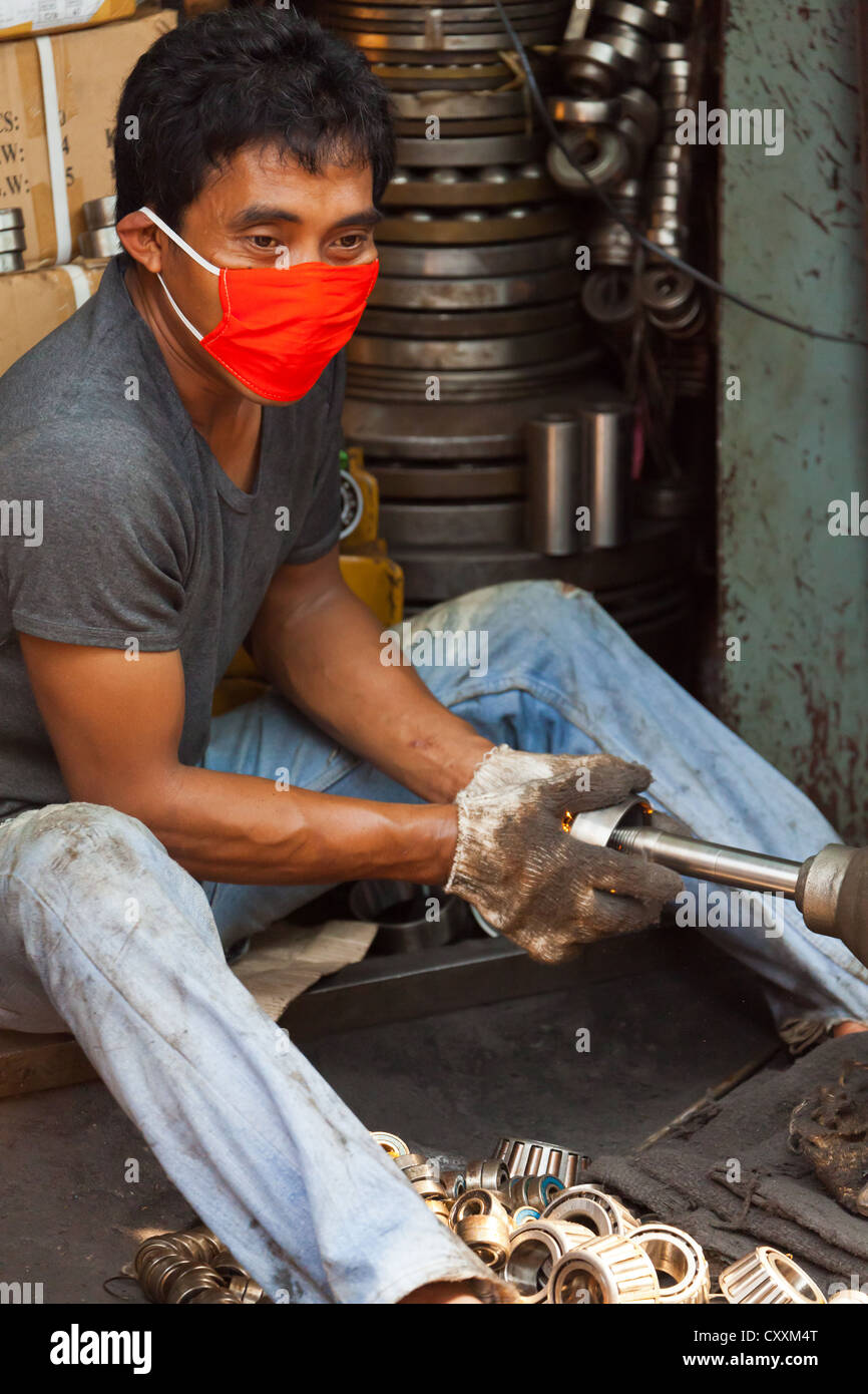 Mechanic working on the Street in Bangkok, Thailand Stock Photo - Alamy