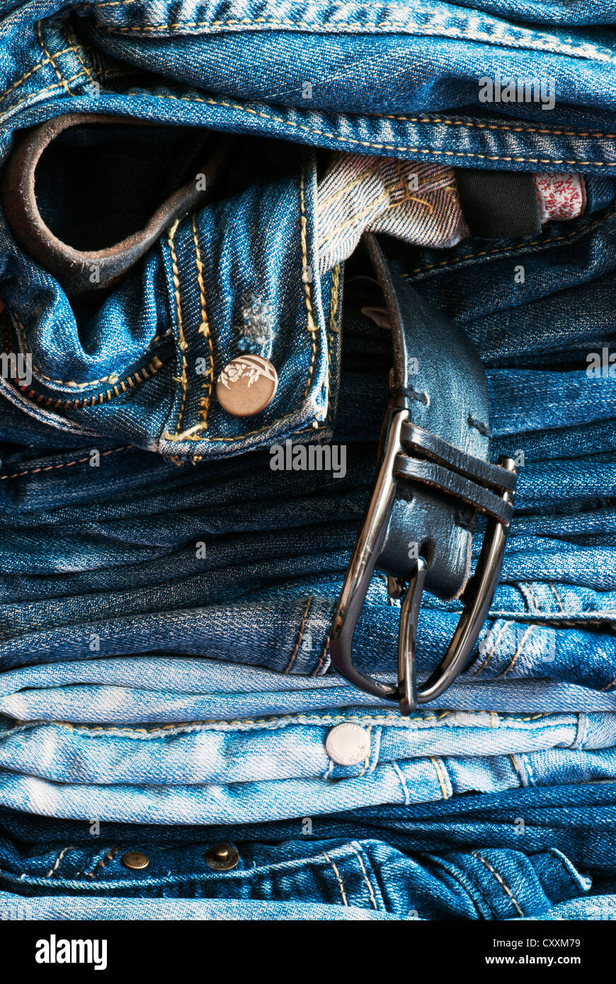 Wearing lots of clothes hi-res stock photography and images - Alamy