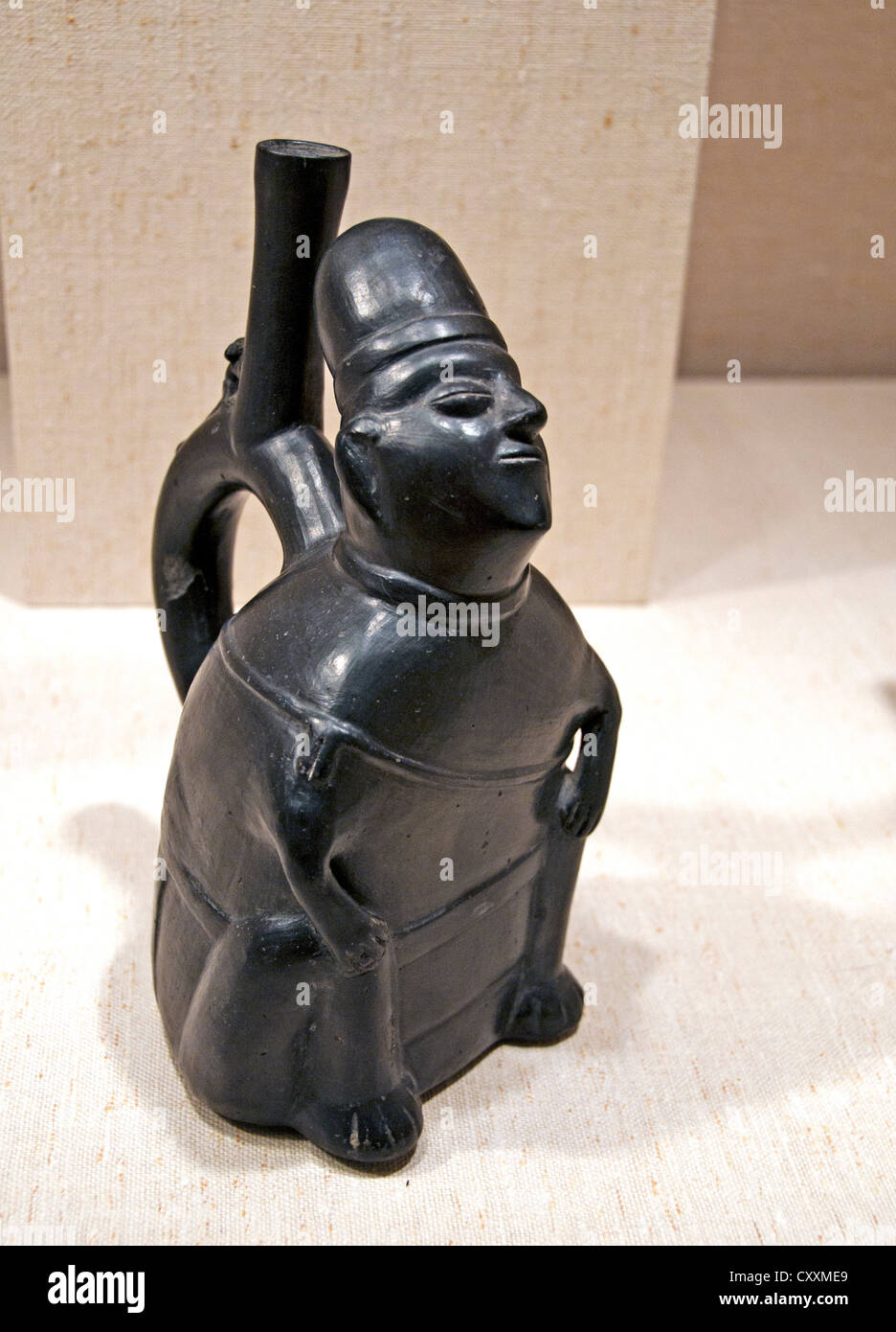 Sleeping Figure Bottle12th–15th century Peru Chimú Ceramic 23cm ...