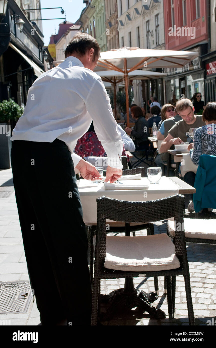 Posh people in restaurant hi-res stock photography and images - Alamy