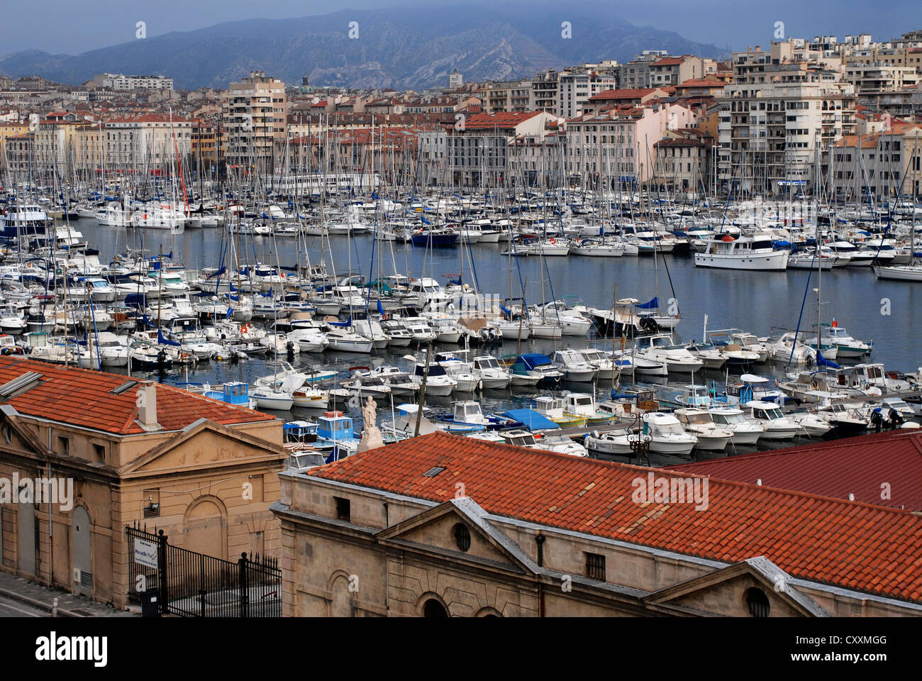 Panoramic view of the vieux port quai du port hi-res stock photography ...